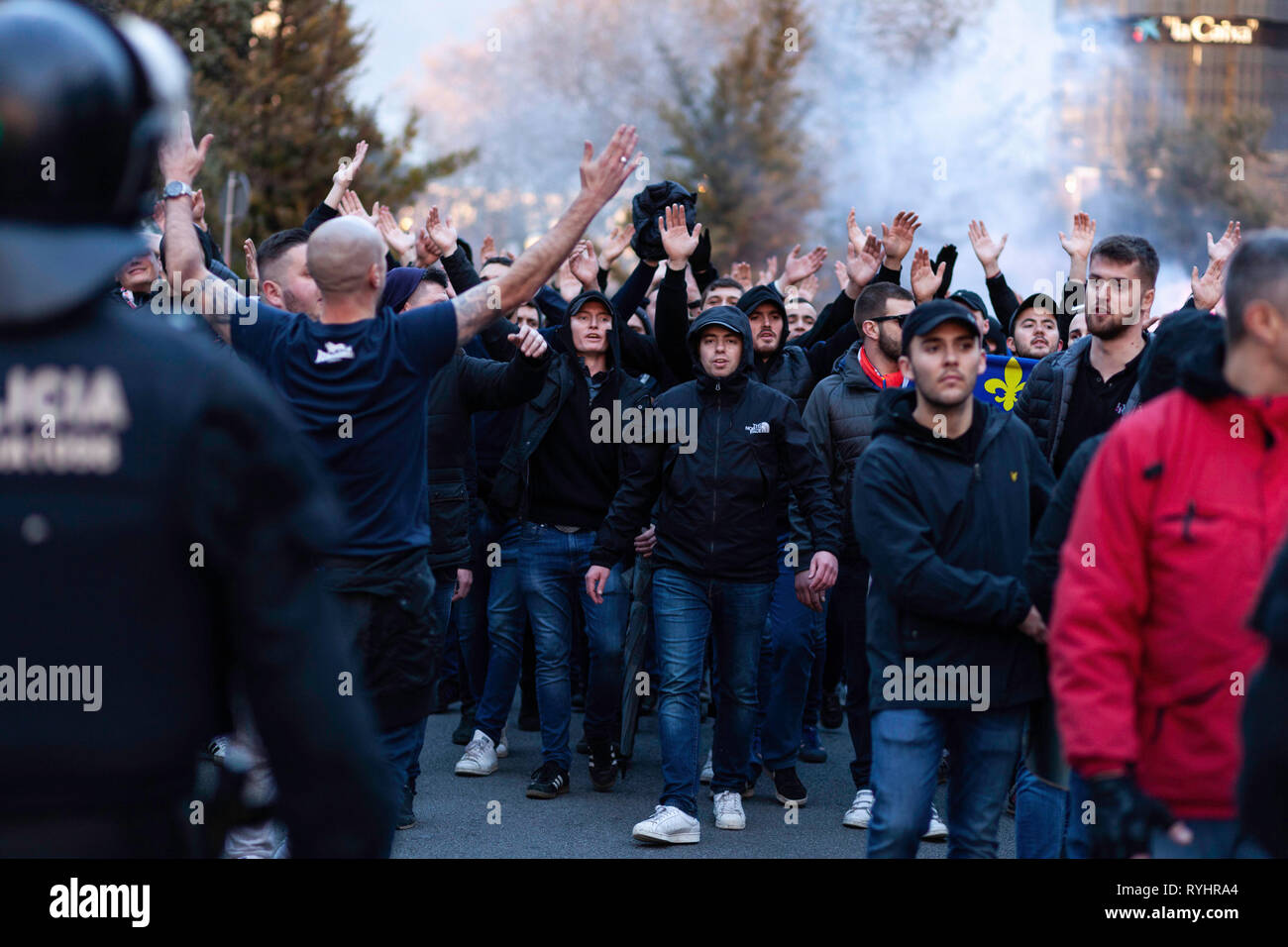 Hooligans lyon -Fotos und -Bildmaterial in hoher Auflösung – Alamy