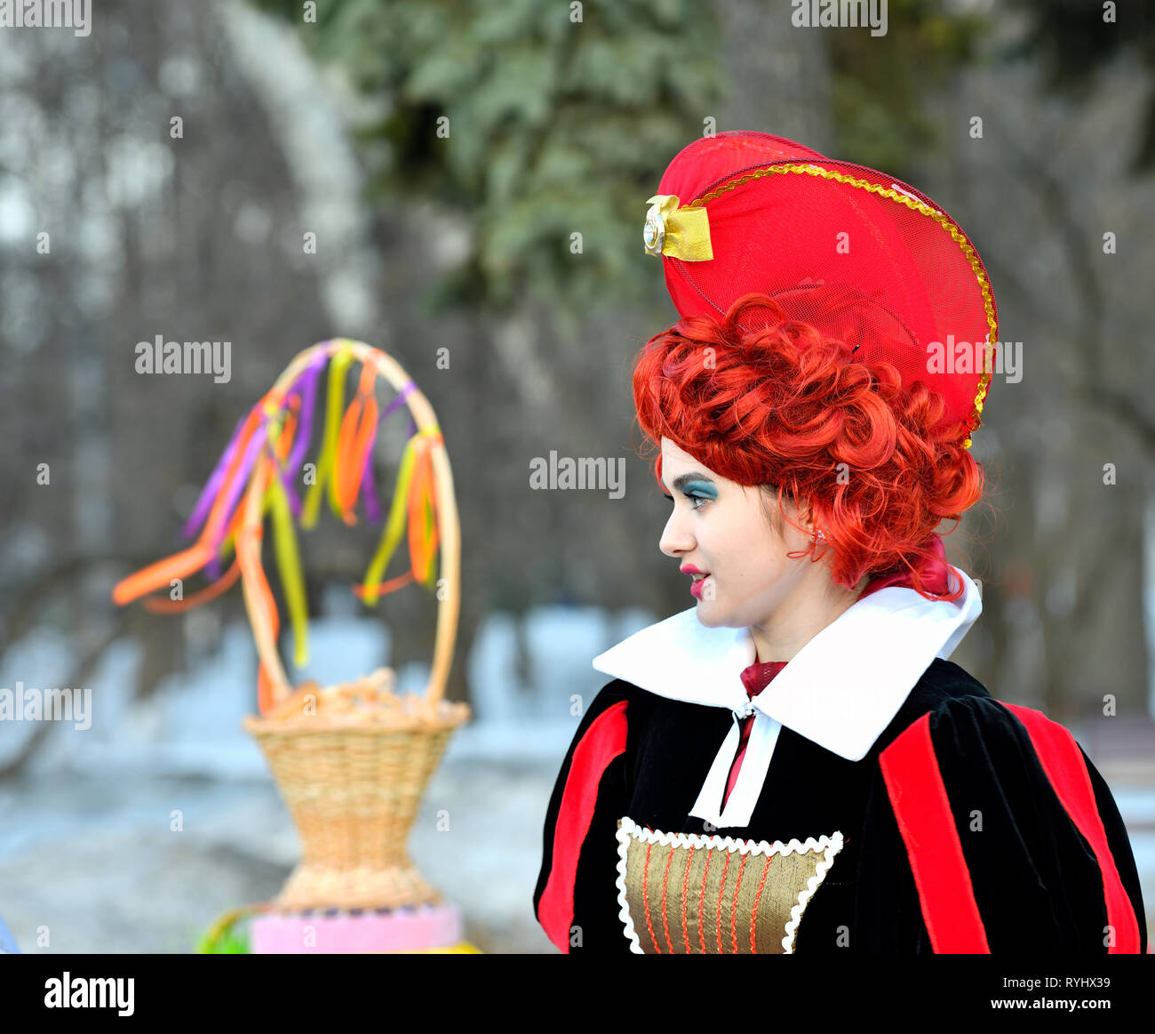 Alice in wonderland red queen -Fotos und -Bildmaterial in hoher ...