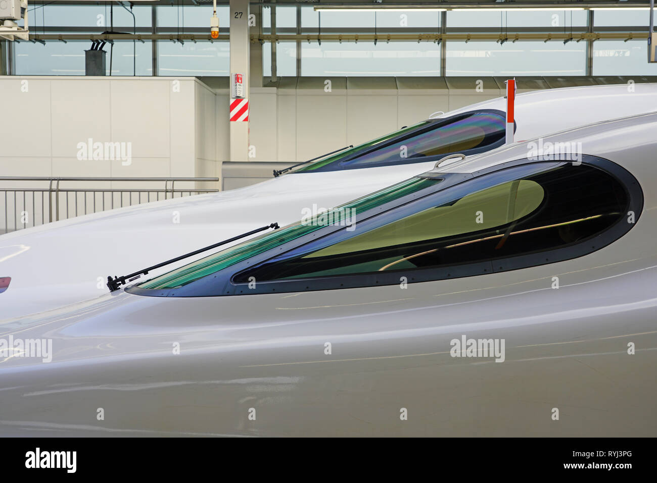 OSAKA, Japan-23 FEB 2019 - EIN N700 High Speed bullet Shinkansen Zug ...