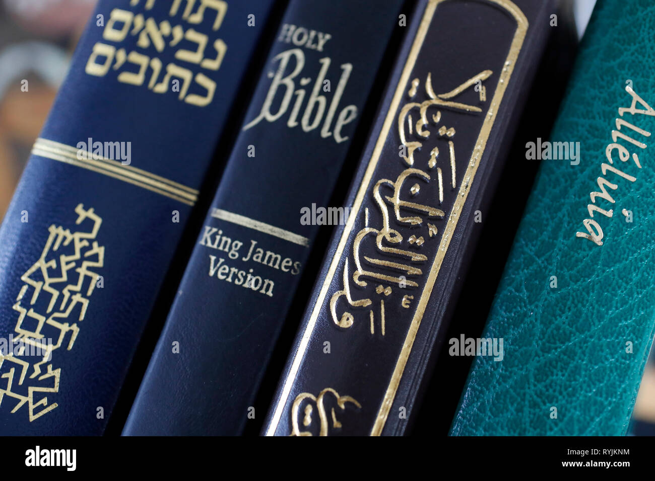 Die drei monotheistischen Religionen. Christentum, Islam und Judentum. Thorah, Koran und Bibel ...