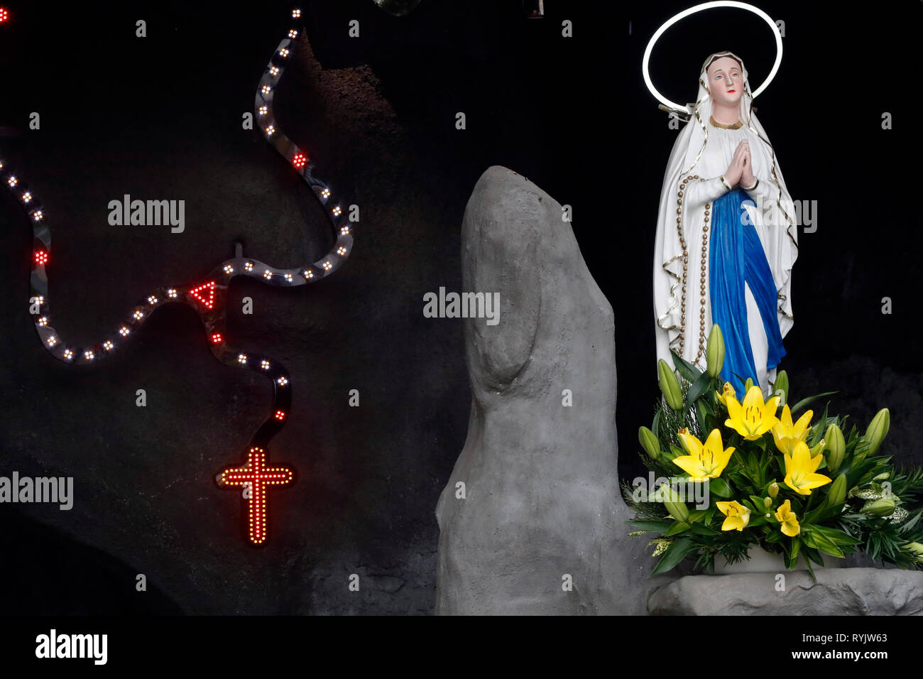 Die jungfrau des rosenkranzes -Fotos und -Bildmaterial in hoher Auflösung – Alamy