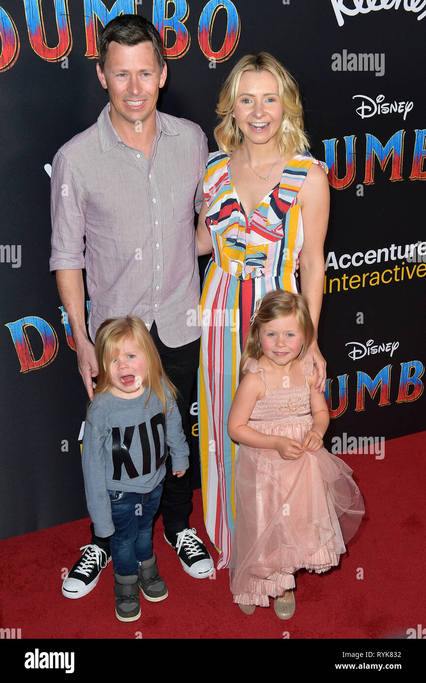 Beverley Mitchell, ihr Mann Michael Cameron und ihre Kinder Kenzie ...