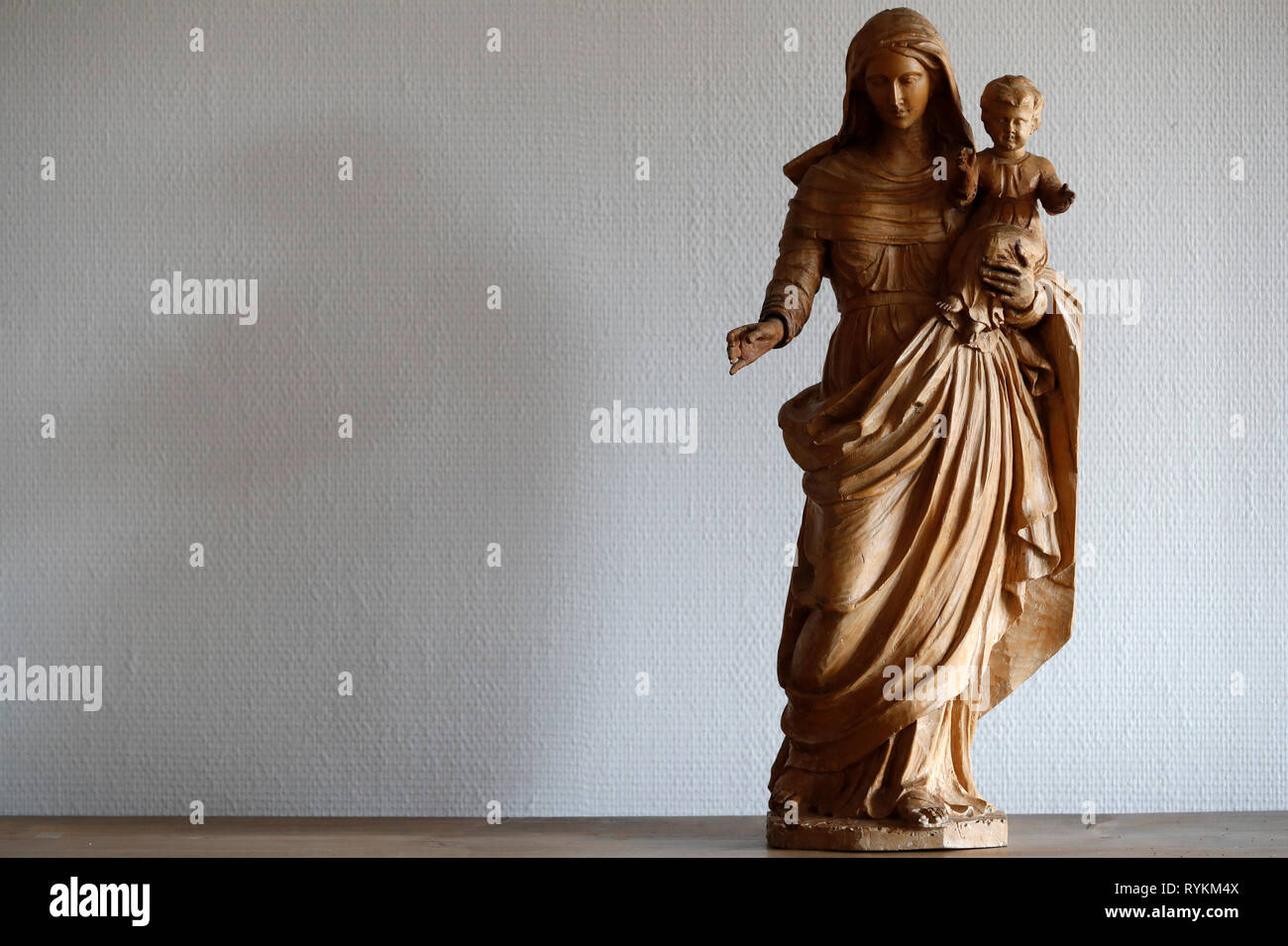 Statue de la sainte vierge -Fotos und -Bildmaterial in hoher Auflösung – Alamy