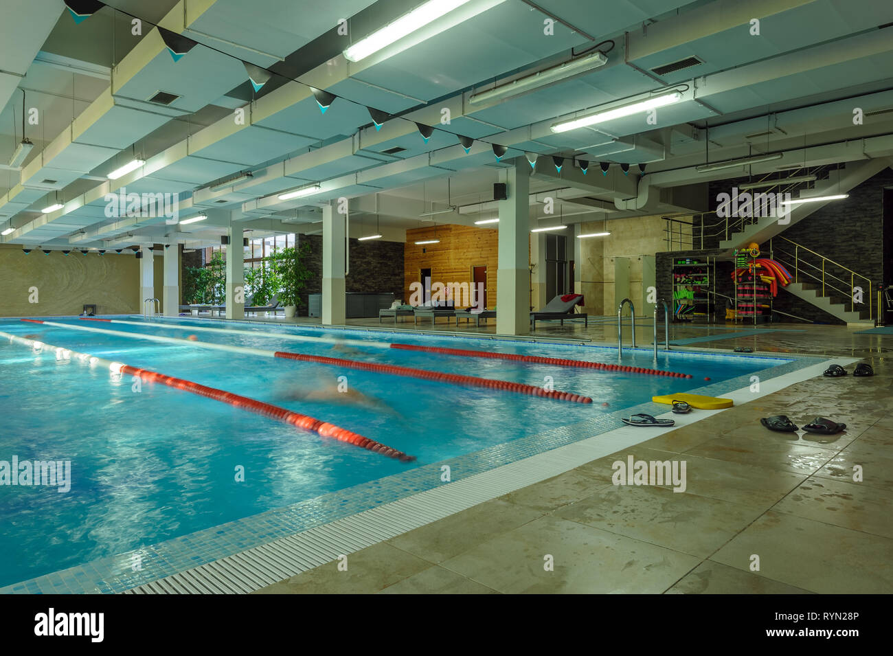 öffentliches schwimmbad -Fotos und -Bildmaterial in hoher Auflösung – Alamy