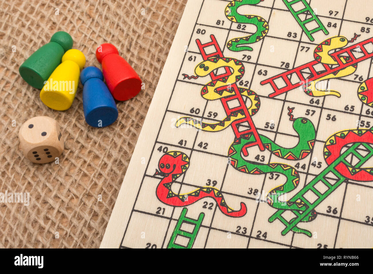 Schlangen und Leitern Brettspiel Stockfotos und -bilder Kaufen - Alamy