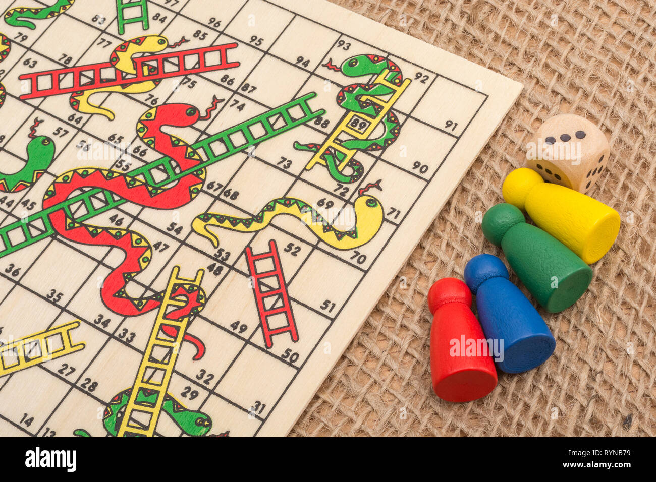Schlangen und Leitern Brettspiel Stockfotos und -bilder Kaufen - Alamy