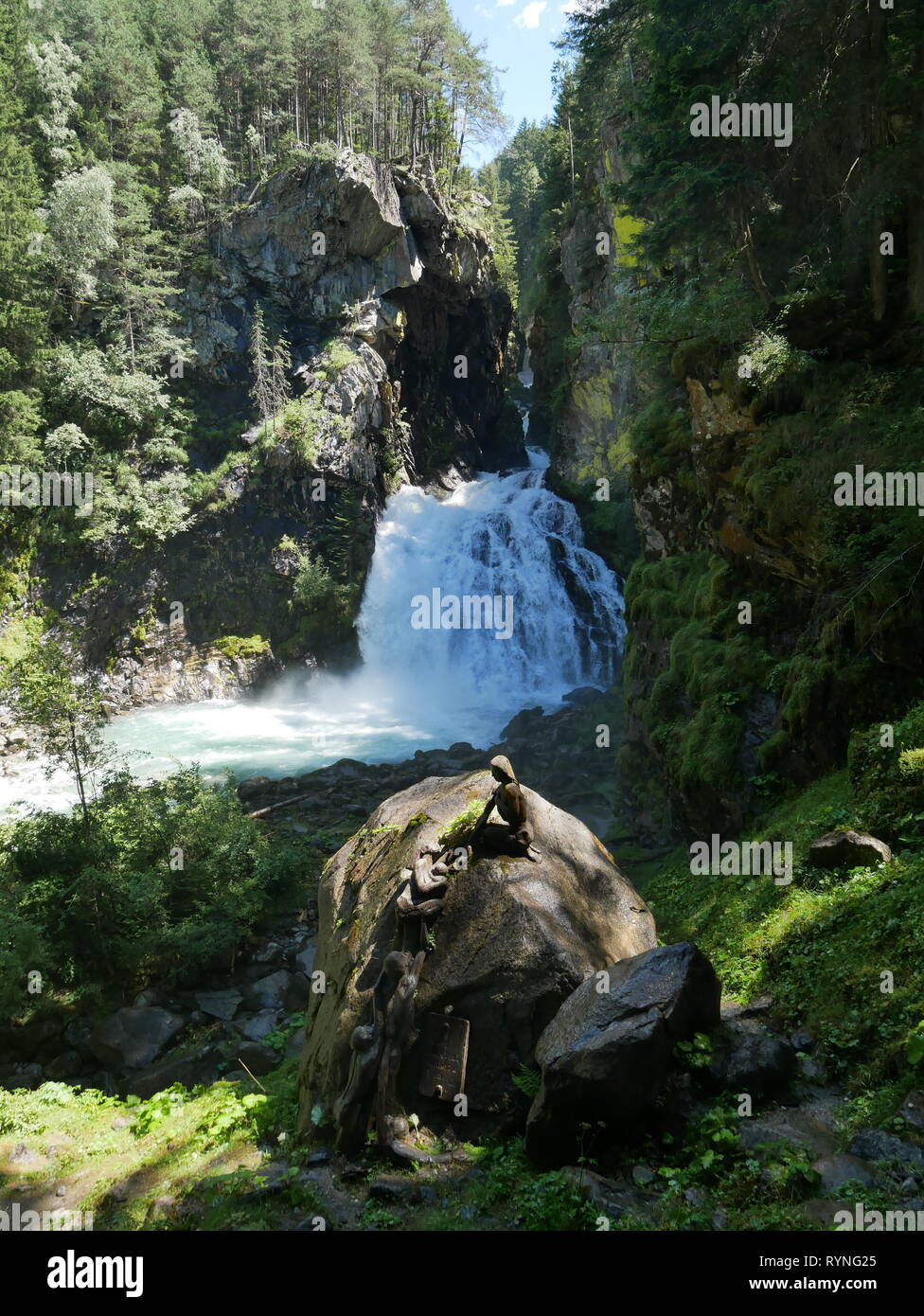 Reinbach wasserfall südtirol -Fotos und -Bildmaterial in hoher ...