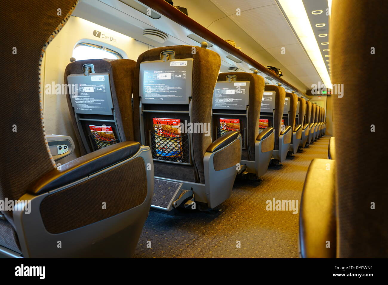 Inside interior shinkansen -Fotos und -Bildmaterial in hoher Auflösung ...