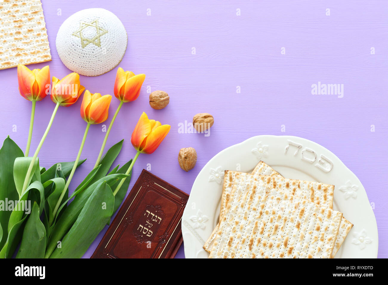 Pessach feiern Konzept (das jüdische Passah Feiertag). Traditionelle ...