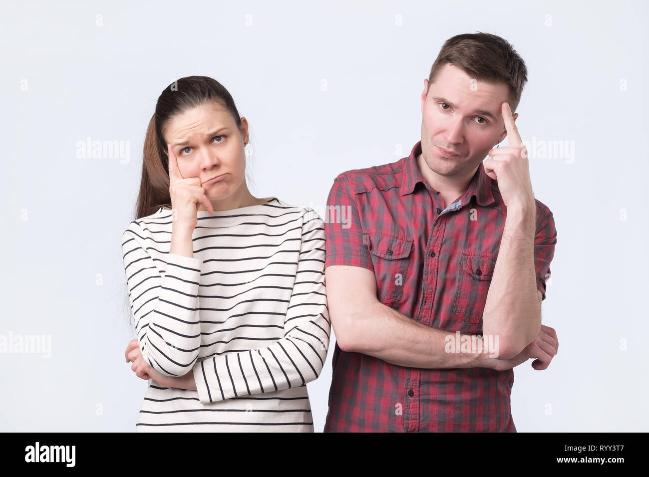 Paar steht nebeneinander -Fotos und -Bildmaterial in hoher Auflösung ...