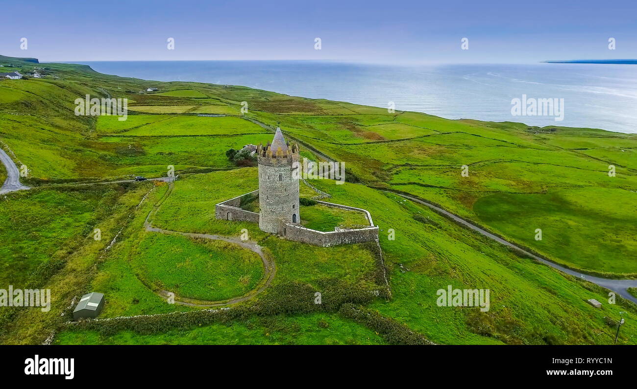 Ballinalacken castle -Fotos und -Bildmaterial in hoher Auflösung – Alamy