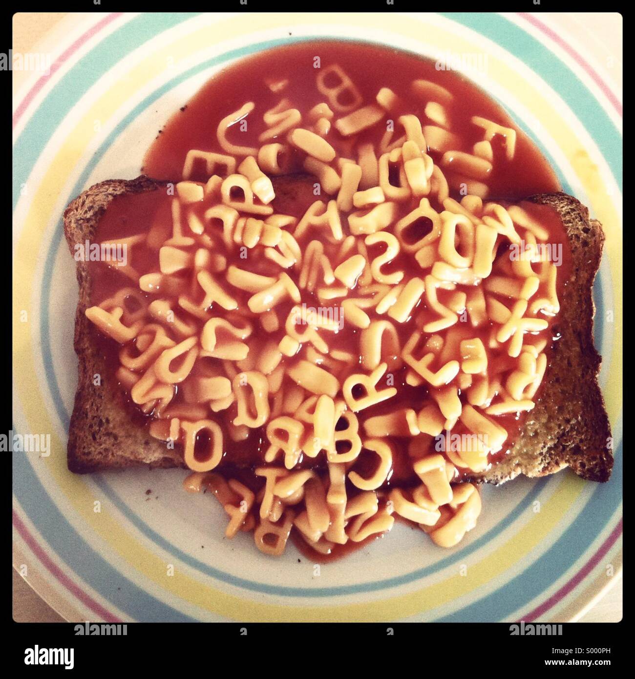 Alphabet spaghetti -Fotos und -Bildmaterial in hoher Auflösung – Alamy