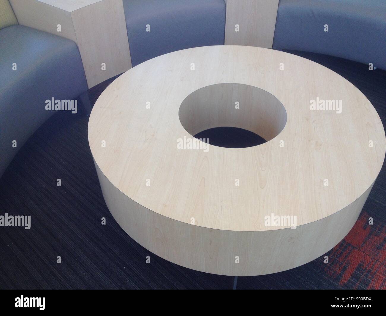 Runder runder tisch -Fotos und -Bildmaterial in hoher Auflösung – Alamy