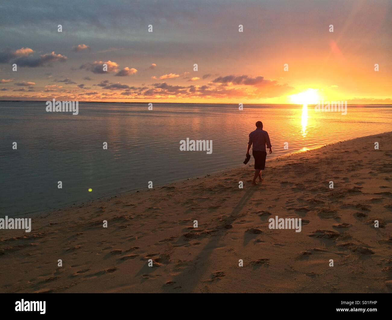Romantischer Spaziergang Am Strand Stockfotos und -bilder Kaufen - Alamy