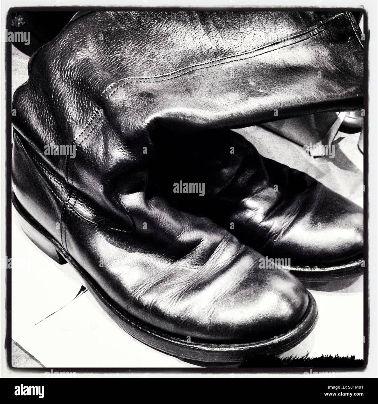 Shiny boots -Fotos und -Bildmaterial in hoher Auflösung – Alamy