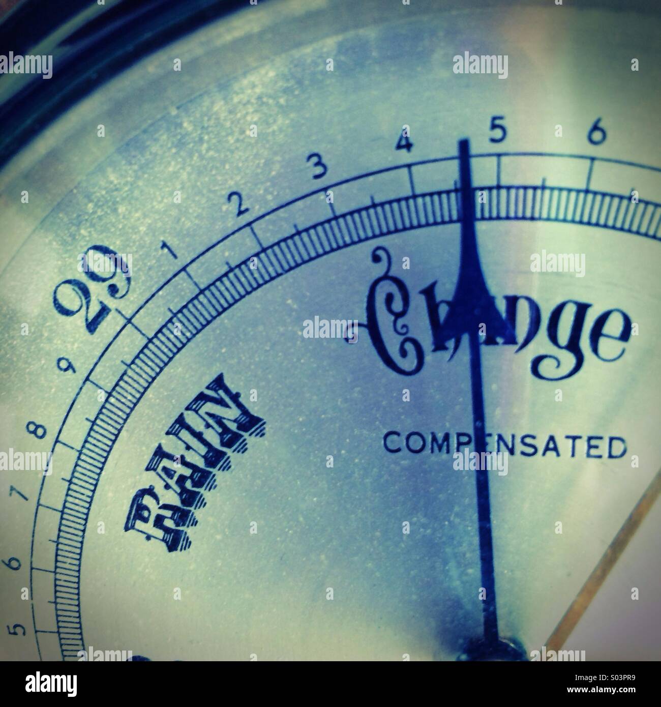 Barometer zeigt Regen Stockfotografie - Alamy