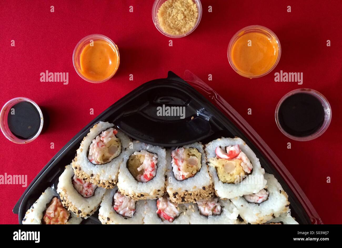 Orange und rotes tuch -Fotos und -Bildmaterial in hoher Auflösung – Alamy