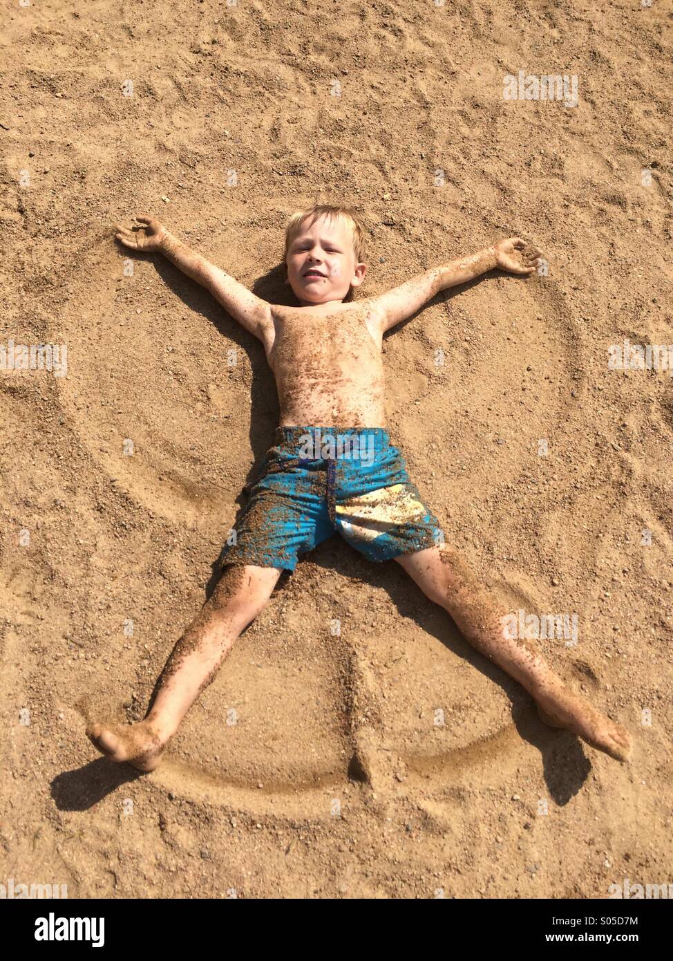 The boy angel -Fotos und -Bildmaterial in hoher Auflösung – Alamy