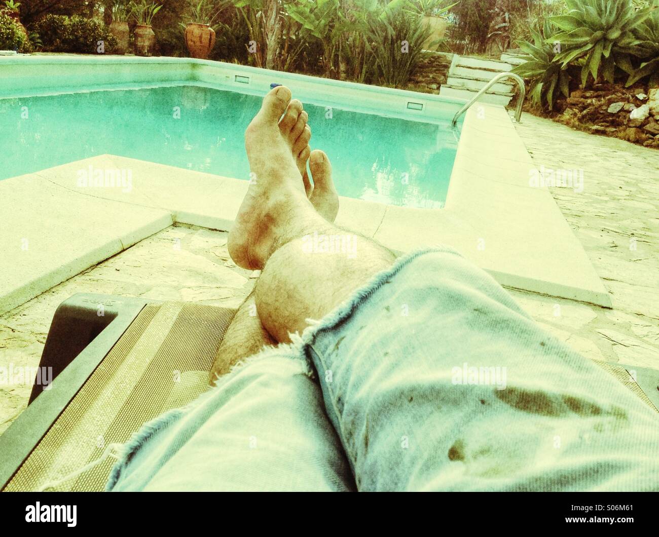 Next to pool -Fotos und -Bildmaterial in hoher Auflösung – Alamy