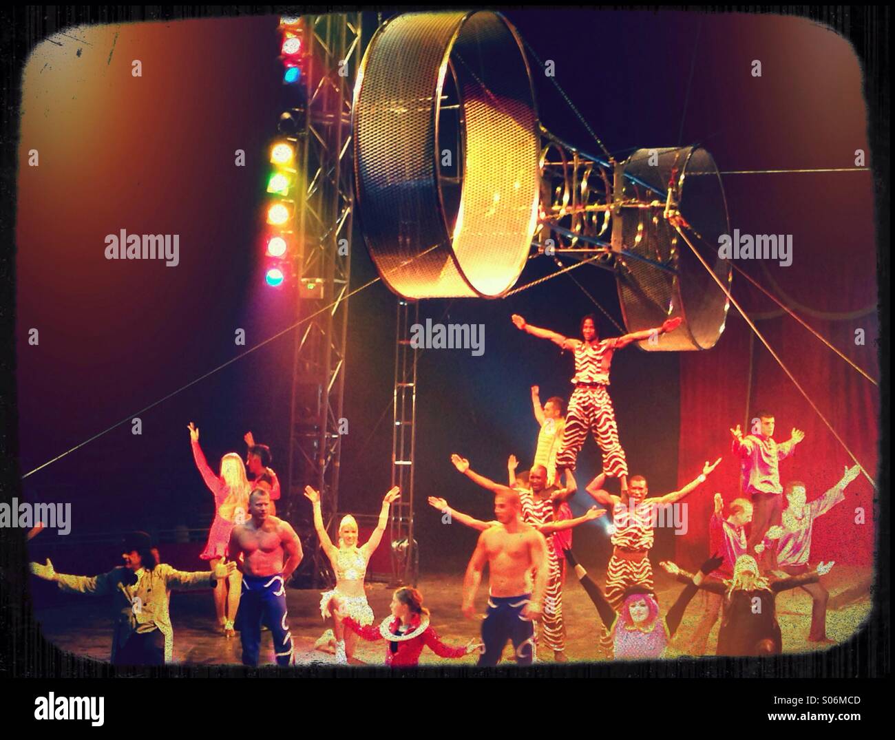 Family circus -Fotos und -Bildmaterial in hoher Auflösung – Alamy