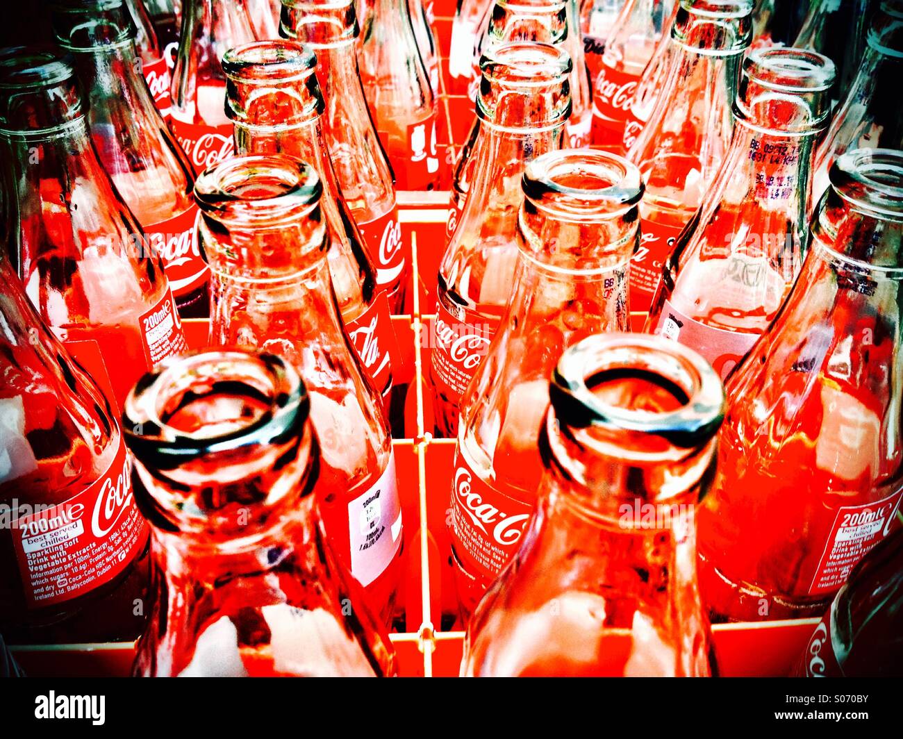 Coca cola leer -Fotos und -Bildmaterial in hoher Auflösung - Seite 4 ...