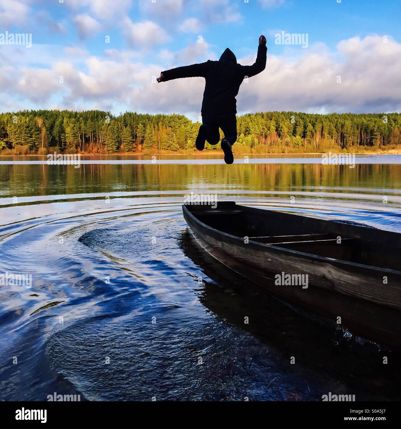 Boot springen -Fotos und -Bildmaterial in hoher Auflösung – Alamy