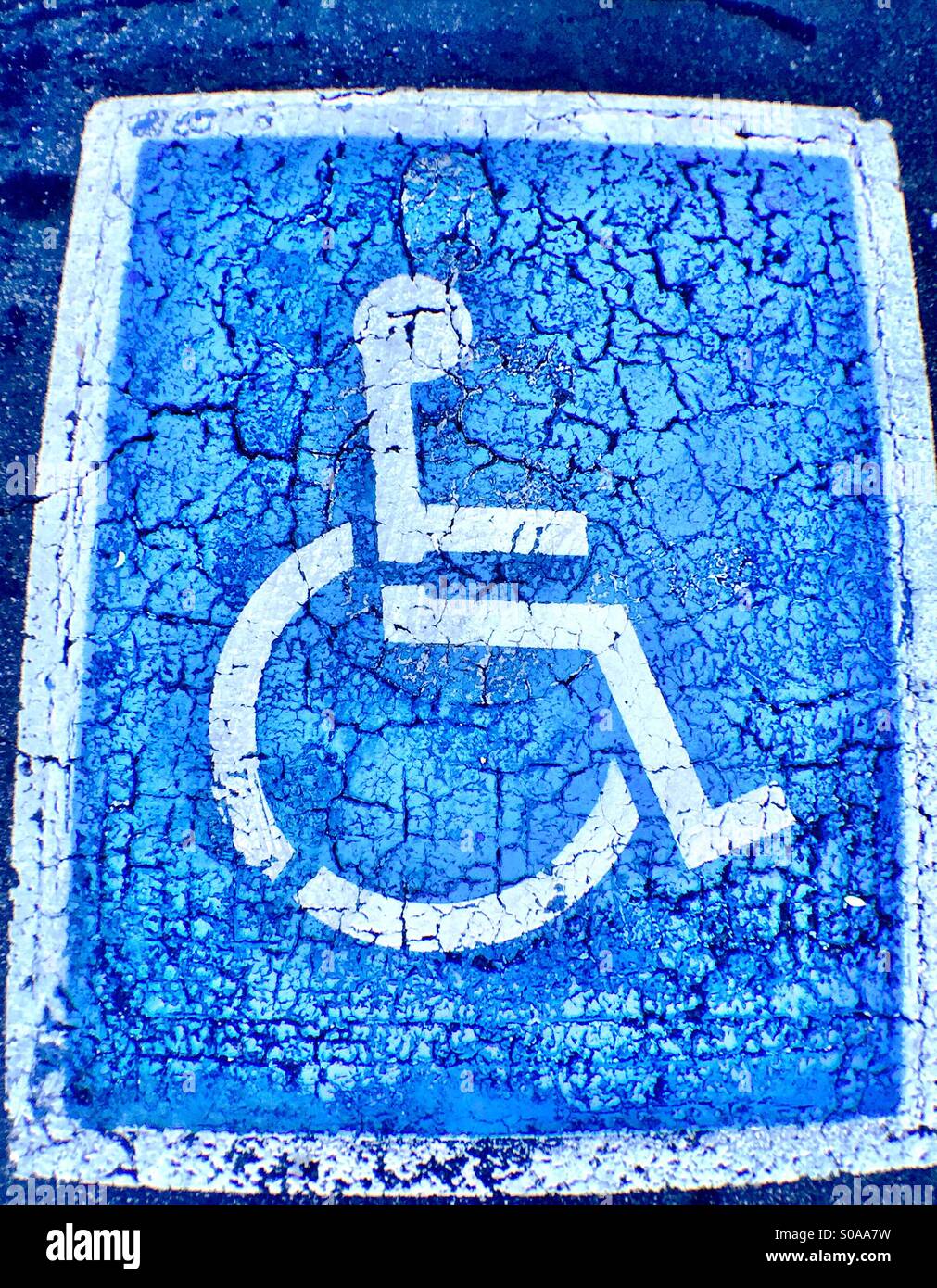 Gemaltes rollstuhlparkschild -Fotos und -Bildmaterial in hoher ...