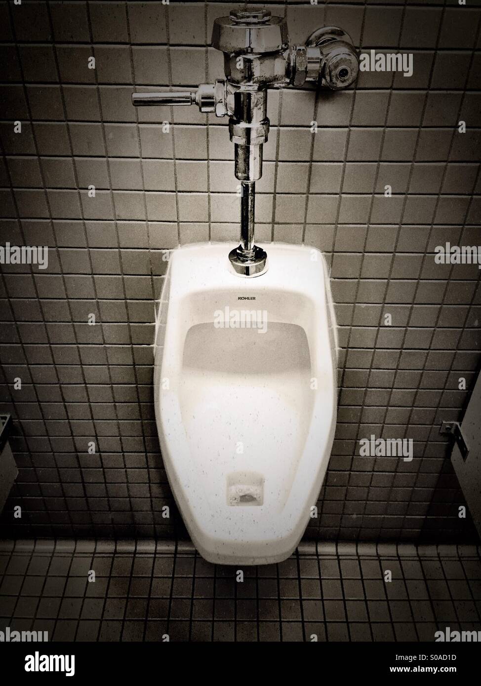 Mens urinal -Fotos und -Bildmaterial in hoher Auflösung – Alamy