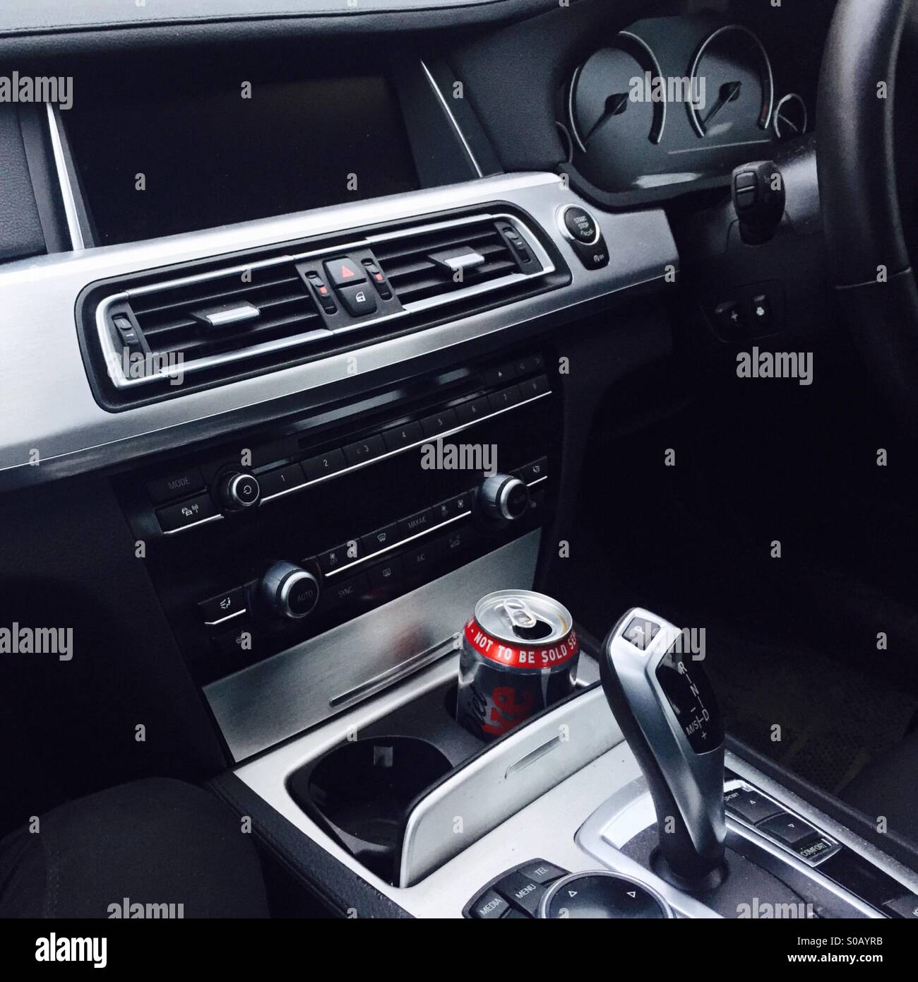 Auto autos innenraum -Fotos und -Bildmaterial in hoher Auflösung – Alamy