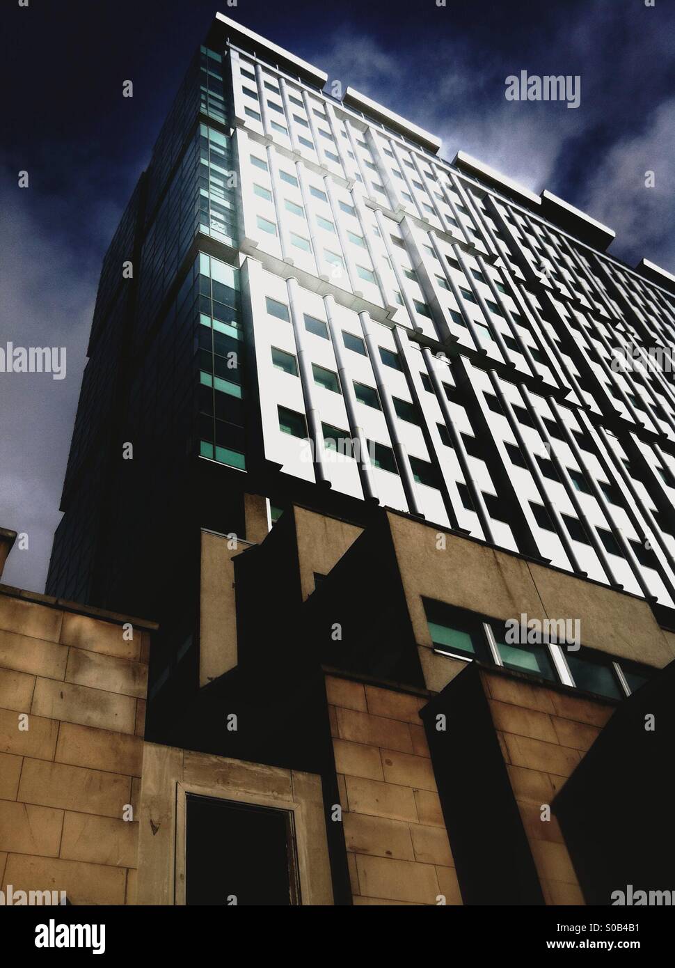 Concrete glass architecture -Fotos und -Bildmaterial in hoher Auflösung ...