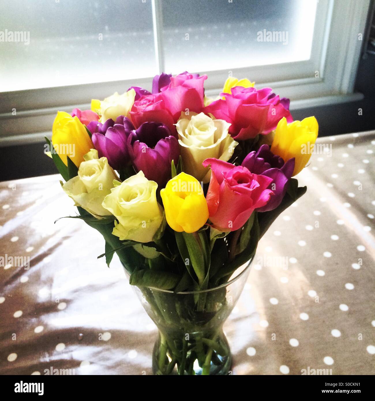 Birthday flowers -Fotos und -Bildmaterial in hoher Auflösung – Alamy