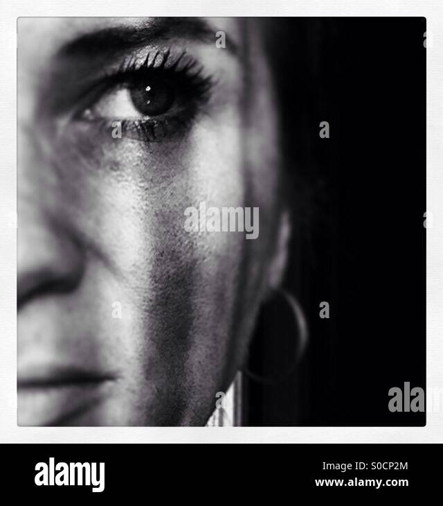 Schatten auf gesicht -Fotos und -Bildmaterial in hoher Auflösung – Alamy