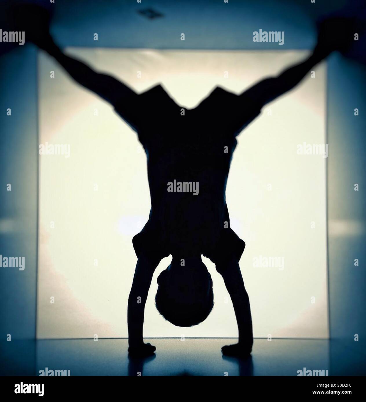 Handstand symbol -Fotos und -Bildmaterial in hoher Auflösung – Alamy