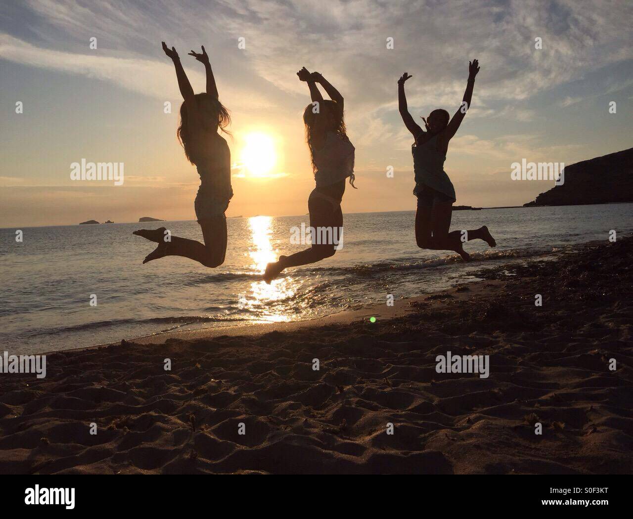 Mädchen Springen Ins Meer Stockfotos und -bilder Kaufen - Alamy