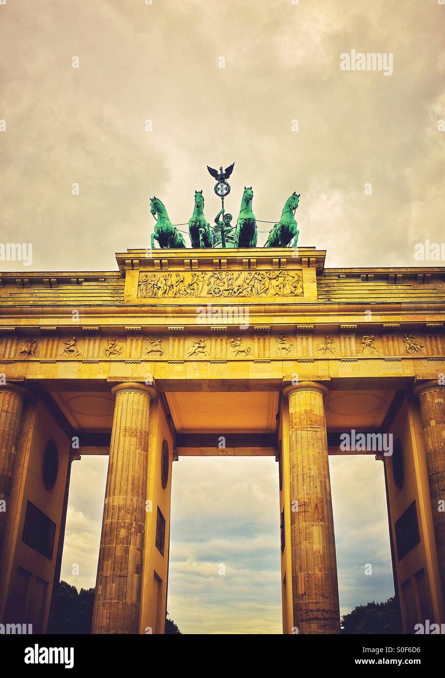 Die Quadriga am oberen Rand das Brandenburger Tor in Berlin Deutschland ...