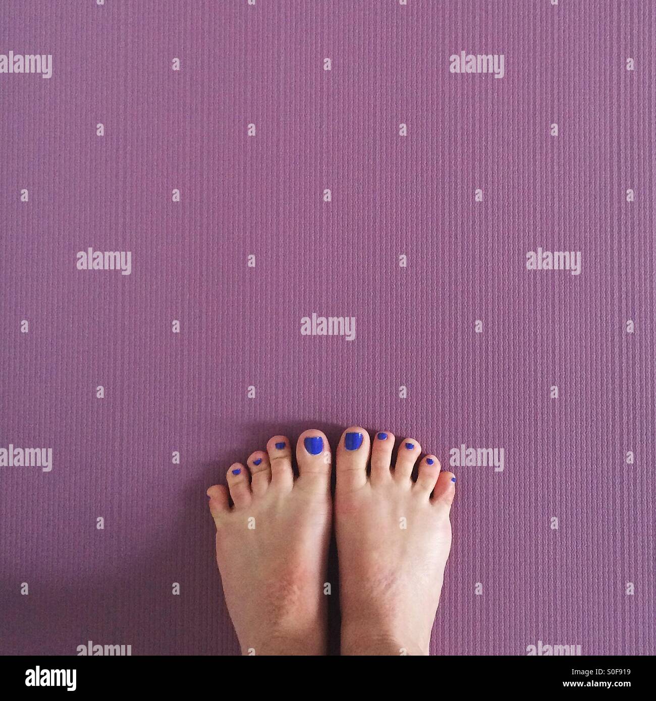 Blaue zehen -Fotos und -Bildmaterial in hoher Auflösung – Alamy