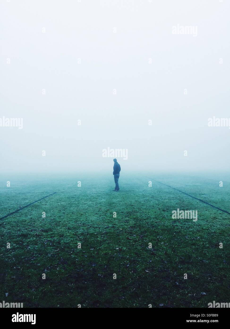 Foggy landscape -Fotos und -Bildmaterial in hoher Auflösung – Alamy
