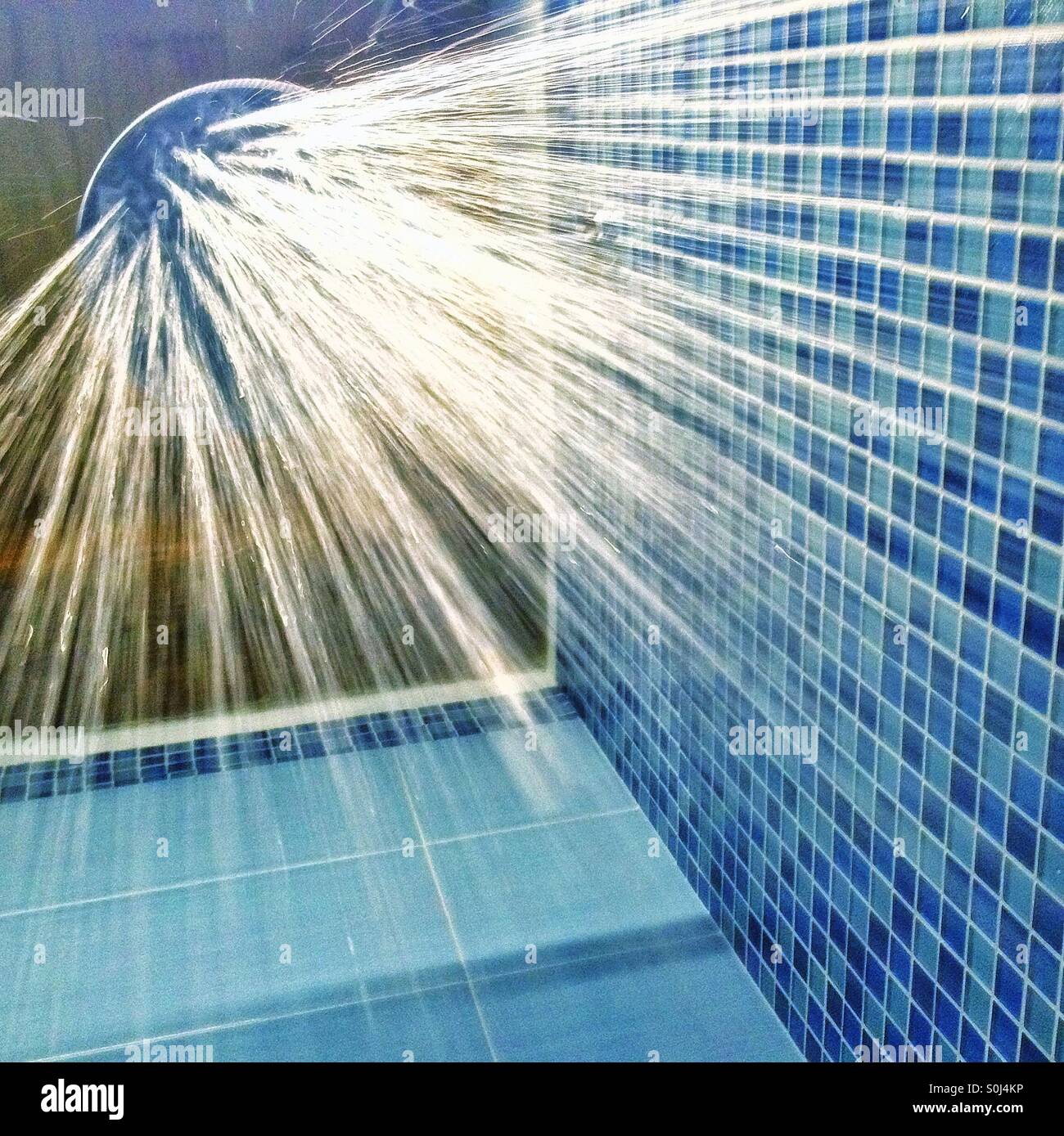 Dusche von wasser -Fotos und -Bildmaterial in hoher Auflösung – Alamy