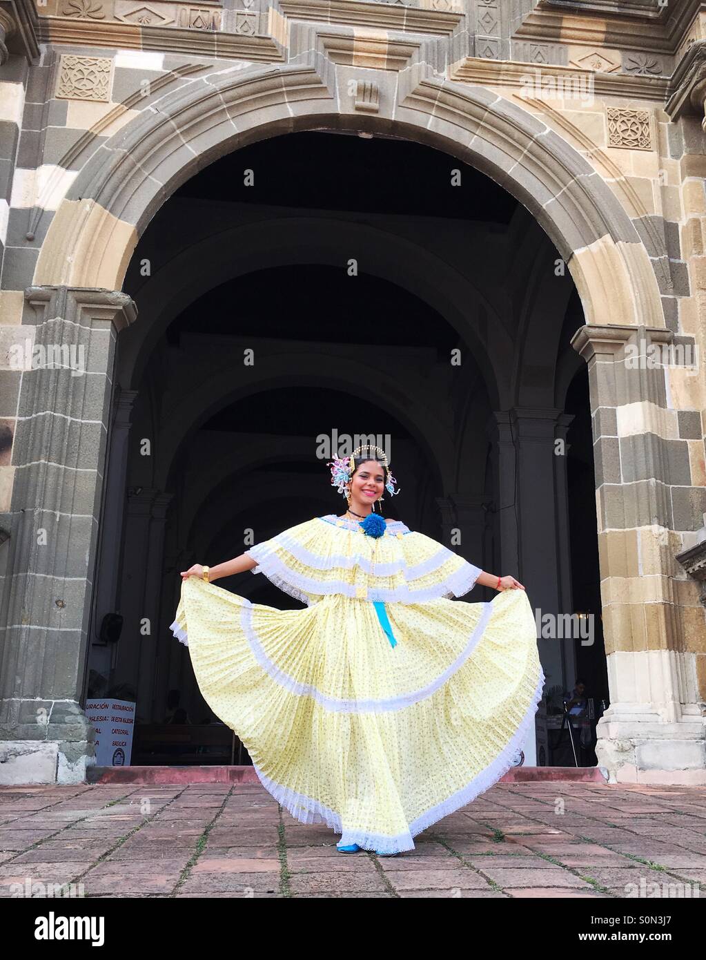 Panama pollera -Fotos und -Bildmaterial in hoher Auflösung – Alamy