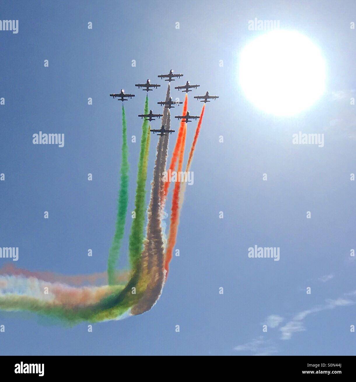 Bunte Flugzeuge Stockfotos und -bilder Kaufen - Alamy