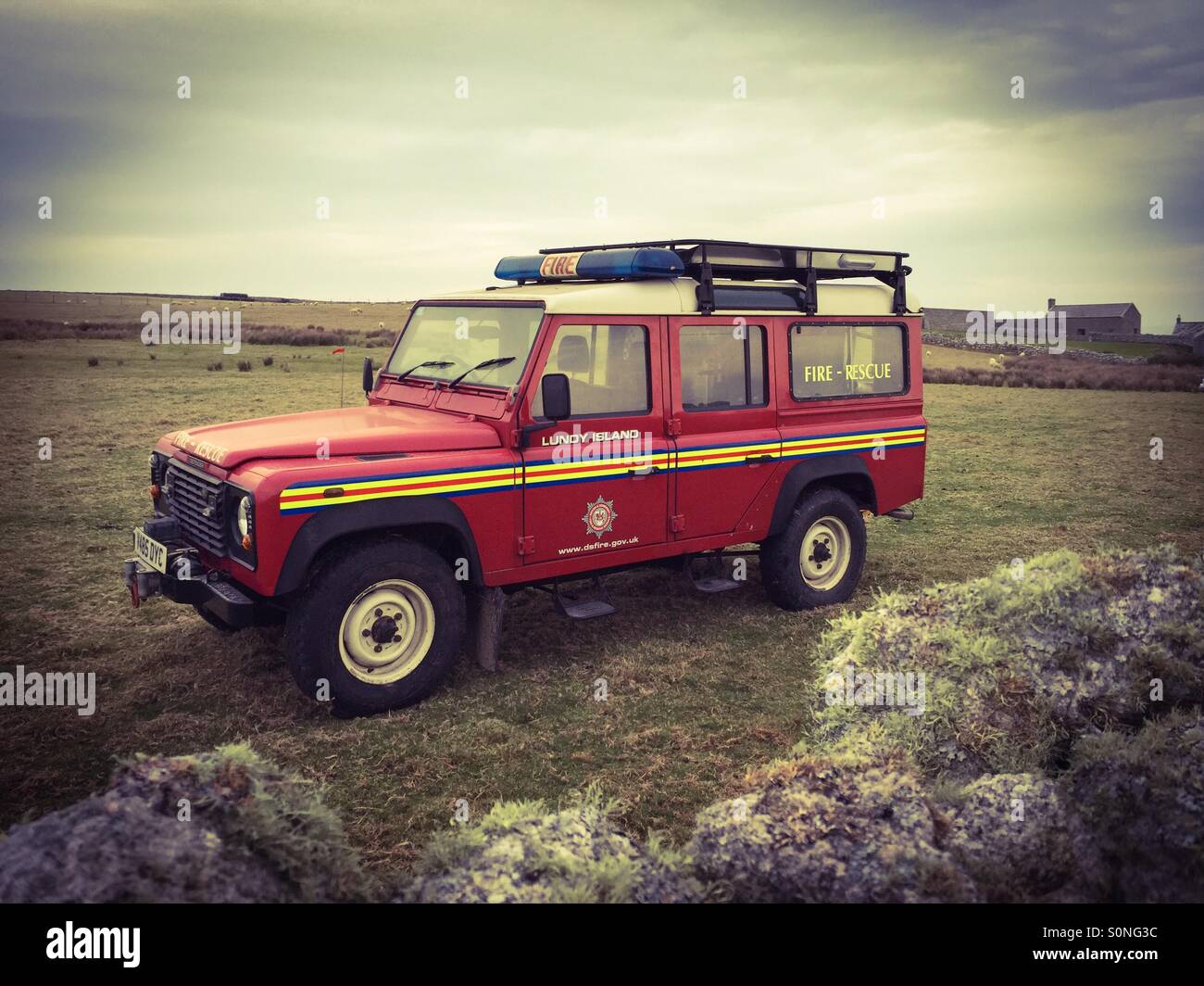 Fire tender land rover -Fotos und -Bildmaterial in hoher Auflösung – Alamy