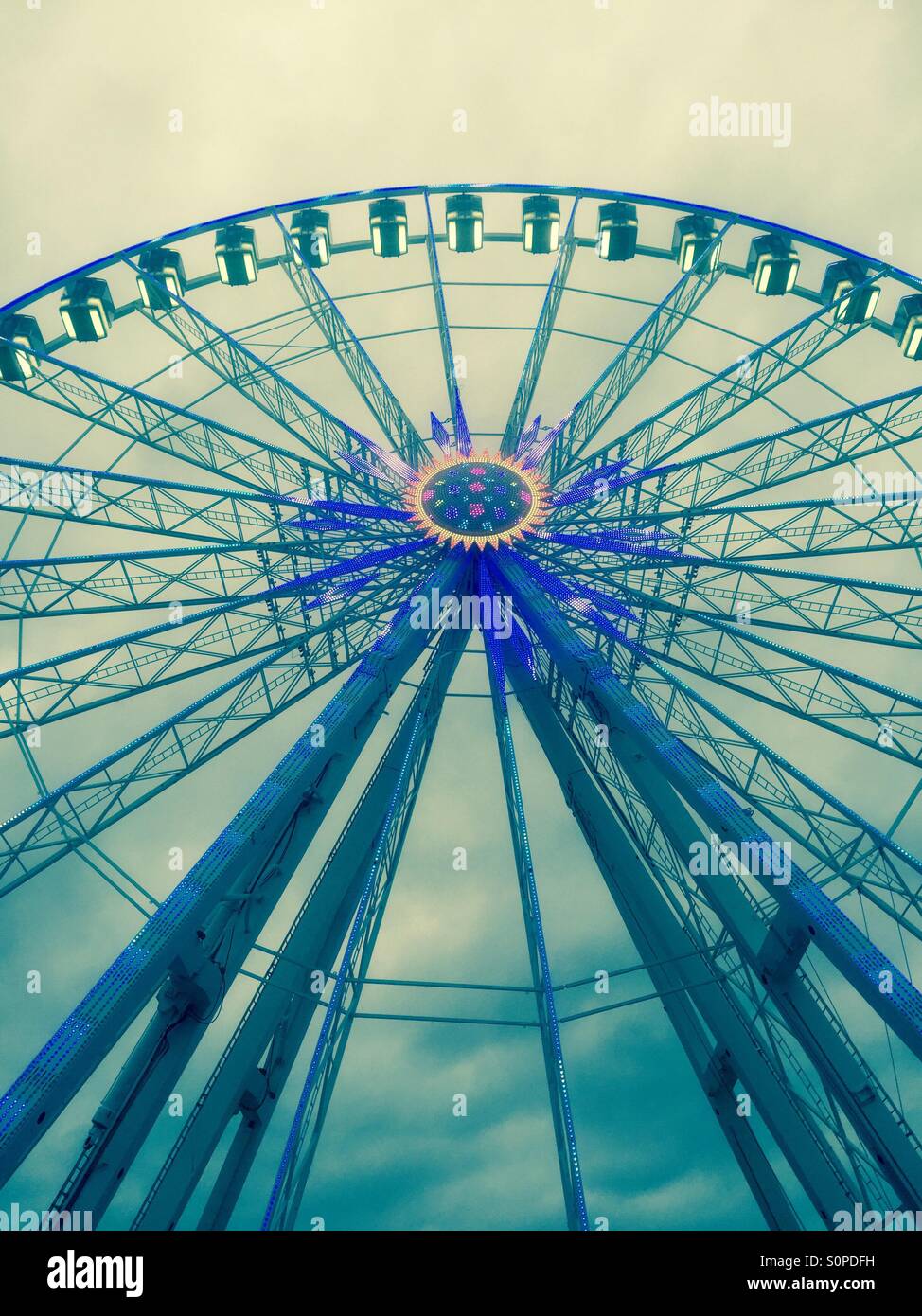 Stahl riesenrad -Fotos und -Bildmaterial in hoher Auflösung – Alamy