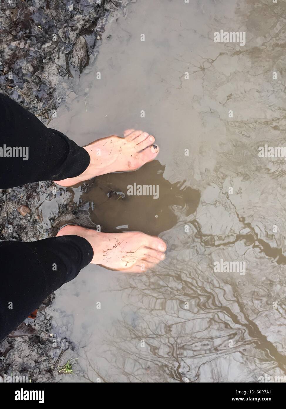 Barefoot running -Fotos und -Bildmaterial in hoher Auflösung – Alamy