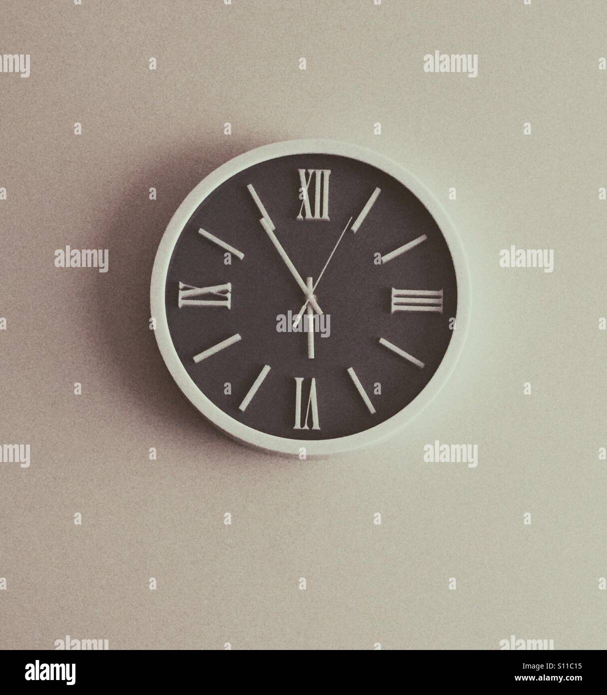 Roman numeral clock -Fotos und -Bildmaterial in hoher Auflösung – Alamy