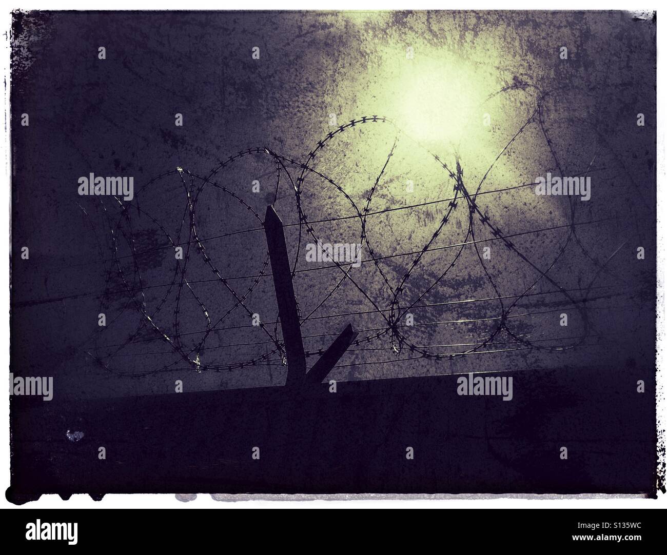 Stacheldraht grenze -Fotos und -Bildmaterial in hoher Auflösung – Alamy