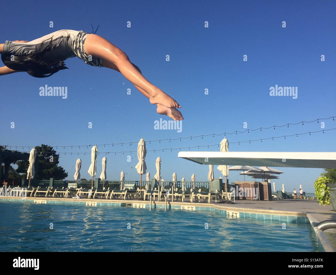 Child diving board -Fotos und -Bildmaterial in hoher Auflösung – Alamy