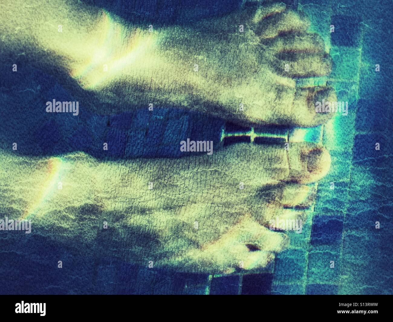Feet Underwater Fotos Und Bildmaterial In Hoher Auflösung Alamy