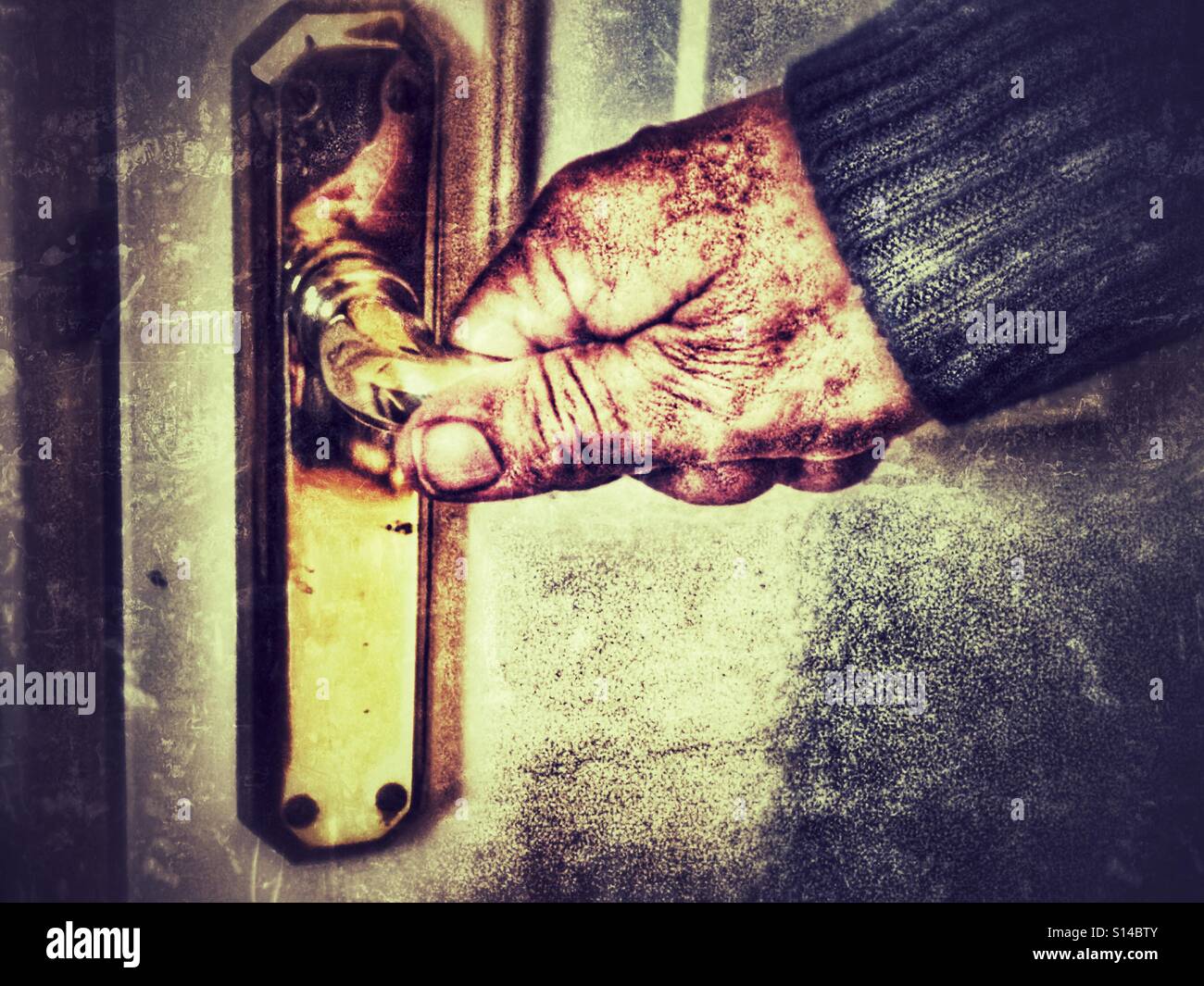 Hand an einem türgriff -Fotos und -Bildmaterial in hoher Auflösung – Alamy