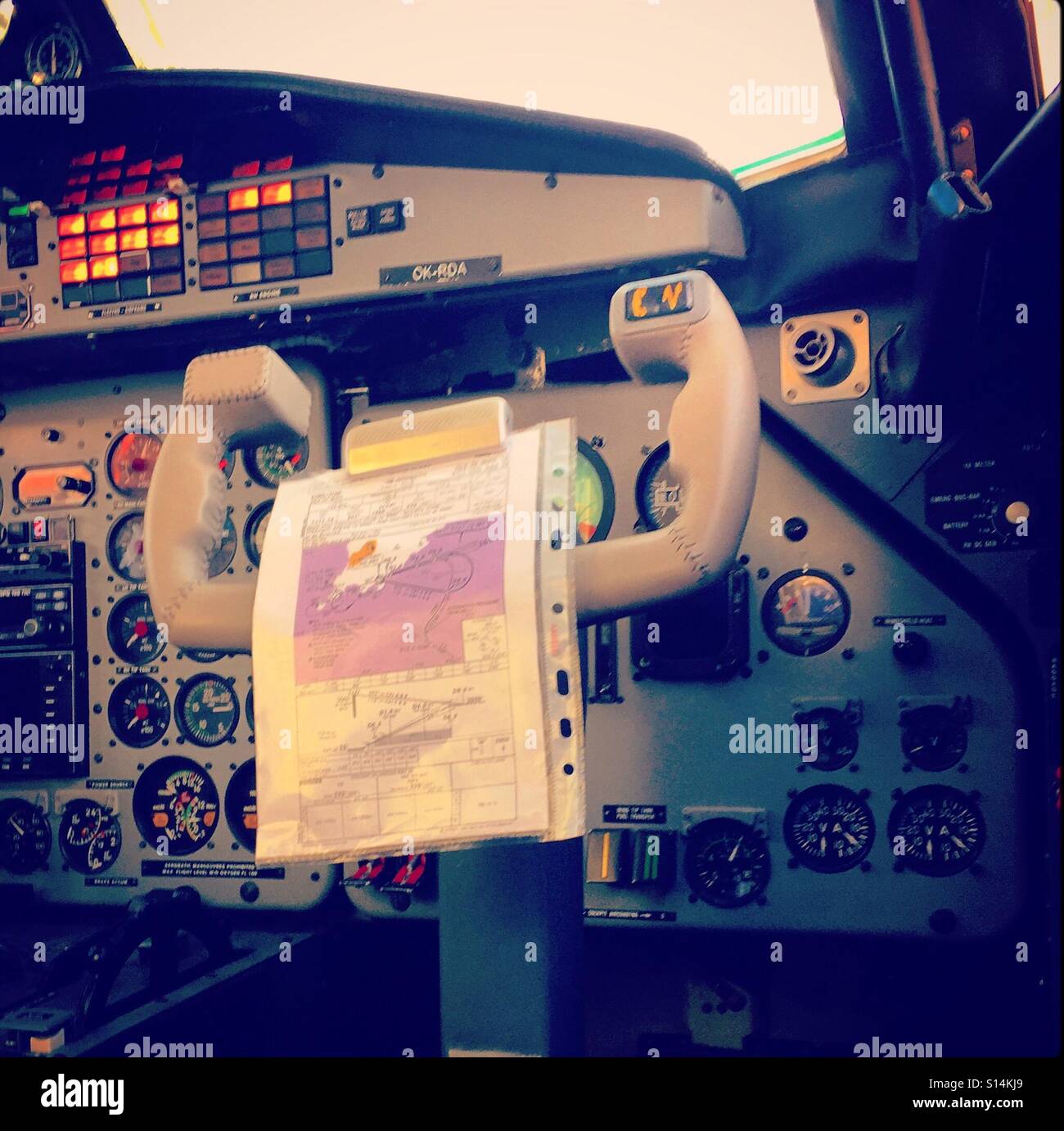 Flugzeug cockpit map -Fotos und -Bildmaterial in hoher Auflösung – Alamy