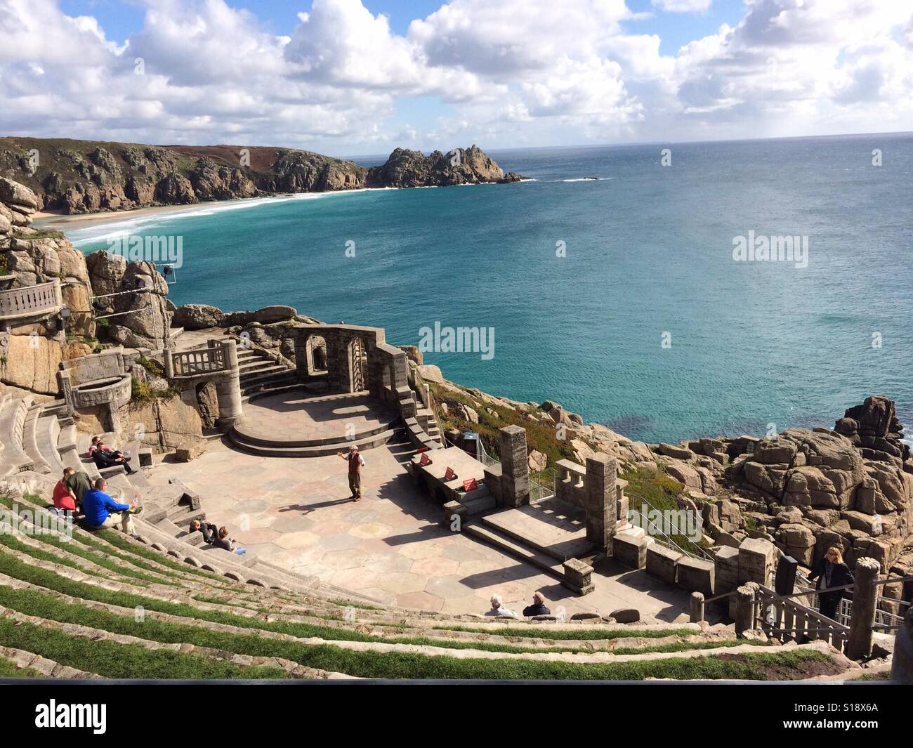 Minack theater cornwall -Fotos und -Bildmaterial in hoher Auflösung – Alamy